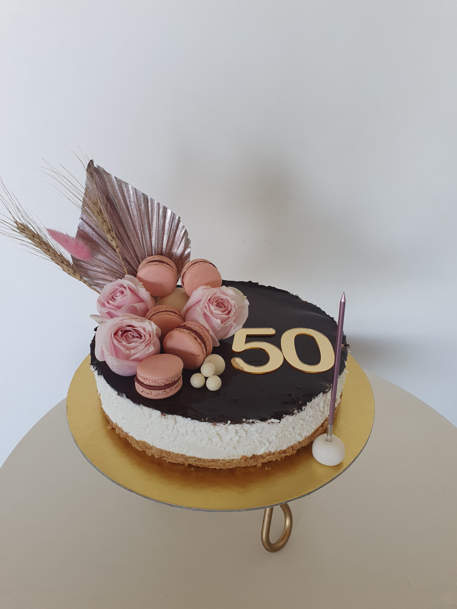 Customized Cake Goa - MomMadeMoments - Weddings De Goa